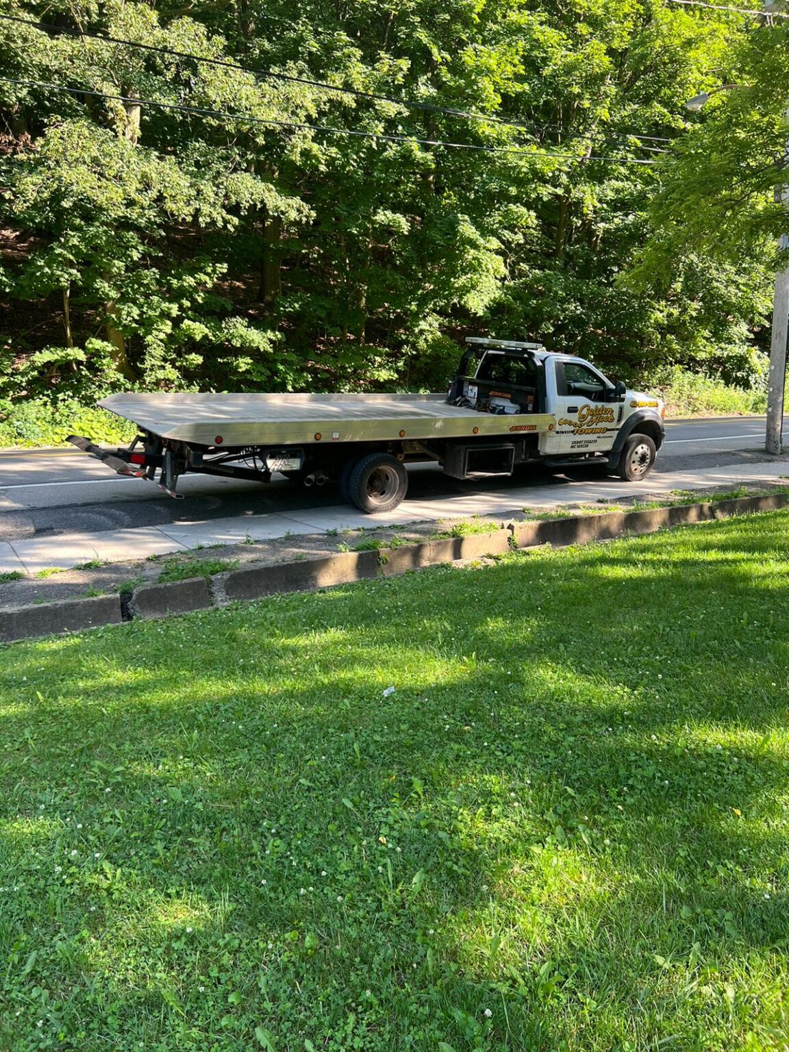 Heavy-Duty Towing in Pittsburgh: Golden Hook Towing Services
